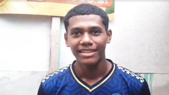 Momen Bahagia Fadly Alberto Pulang Kampung ke Bojonegoro, Naik Motor ...