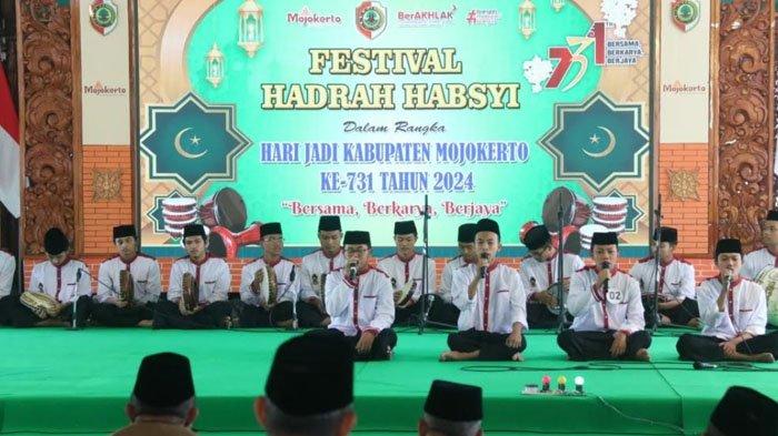 Ratusan Peserta Festival Hadrah Habsyi Ikut Meriahkan Rangkaian Hari Jadi Kabupaten Mojokerto ke ...