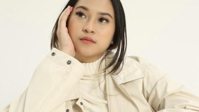 Arti Lirik Lagu Losing Us - Raissa Anggiani, Kisahkan Kehilangan ...