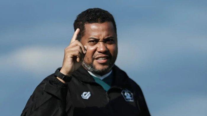 SOSOK Divaldo Alves: Sukses Antar Persik Kediri Raih 9 Kemenangan ...