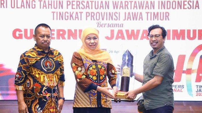 Abadikan Momen Gempa, Fotografer Harian Surya Ahmad Zaimul Haq Sabet Juara 1 Piala Prapanca 2025 ...