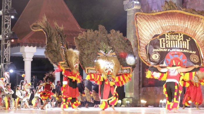 Pemain Reog Terjatuh saat Tampil di Acara Grebeg Suro 2024, Dinas Turun ...