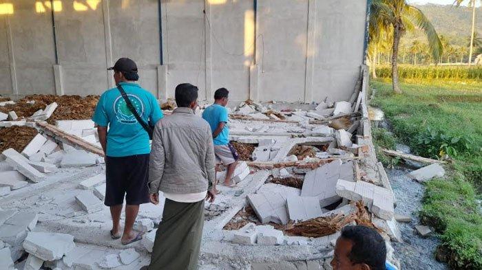 Diterjang Angin Kencang, Gudang Tembakau di Jember Ambruk Timpa Sejumlah Pekerja, 1 Orang ...