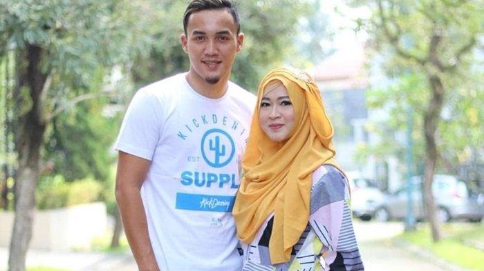 Suami Dituding Numpang Hidup ke Istri-Anak, Okie Agustina Buktikan ...