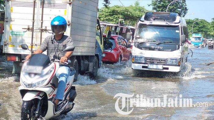 Jalan Raya Morowudi Gresik Terendam Banjir, Genangan Air di Kecamatan Benjeng Sudah Surut ...