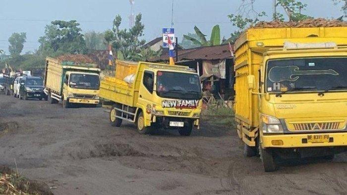 Baru 2 Hari Selesai Diperbaiki, Jalan di Lampung Rusak Lagi, Pengemudi: Kemarin Masih Agak Bagus ...