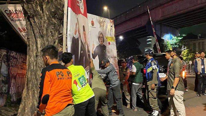 Masuk Masa Tenang Pemilu 2024, Seluruh Alat Peraga Kampanye di Jawa Timur Diturunkan Serentak ...