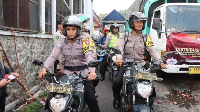 Ratusan Personel Keamanan Kawal Distribusi Logistik Pilkada 2024 Kota Batu ke 24 Desa/Kelurahan ...
