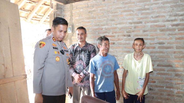 Rawat Istri Sakit, Kisah Mbah Midjan Tinggal di Rumah Beralas Tanah ... Rawat Istri Sakit, Kisah Mbah Midjan Tinggal di Rumah Beralas Tanah ...