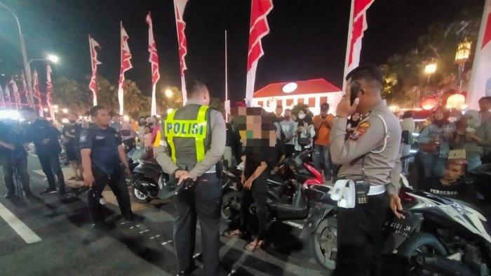 Malam Tahun Baru, Bocah Nekat Konvoi Geber Knalpot sambil Cosplay Jadi Pocong, Polisi Turun ...