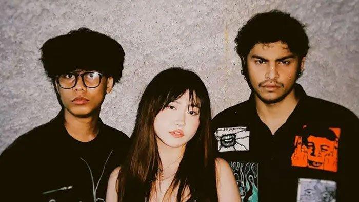 Lirik Lagu Dua Jadi Satu - Naykilla, Tenxi, dan Jemsii, Judul Asli 'Kasih Aba-Aba', Viral di ...