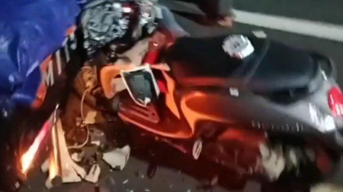 Kecelakaan di Jembatan Suramadu, Pemotor Masuk Jalur Mobil Hantam Mobil Pikap, 2 Orang ...