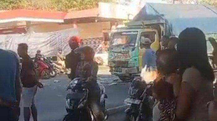 Adu Banteng Truk Vs Truk di Jalur Pantura Situbondo, Sopir Terjepit Bodi Kendaraan - Tribunjatim.com