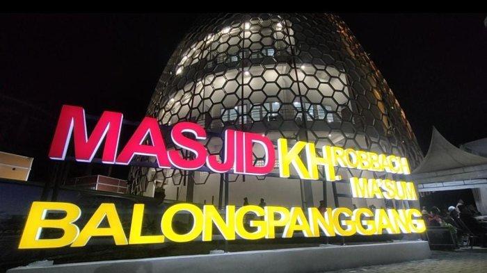 Melongok Kemegahan Bangunan Ikonik Masjid KH Robbach Masum di ...