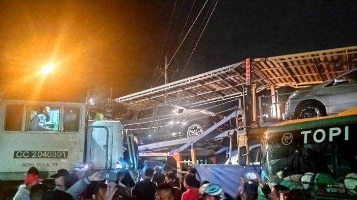 Kereta Tabrak Truk Muat Mobil di Mojokerto, KAI Merasa Dirugikan, Lokomotif Rusak, Jadwal ...