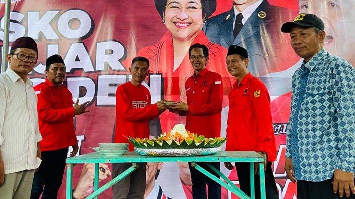 Posko Gotong Royong Ganjar Presiden Bermunculan, PDIP Surabaya Terus Bergerak di Tengah Rakyat ...