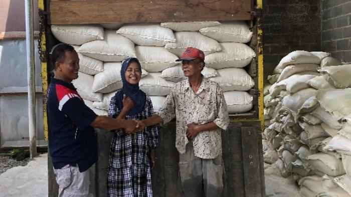 Pinsar Blitar Salurkan Cadangan Jagung Pemerintah Pada Peternak Ayam ...