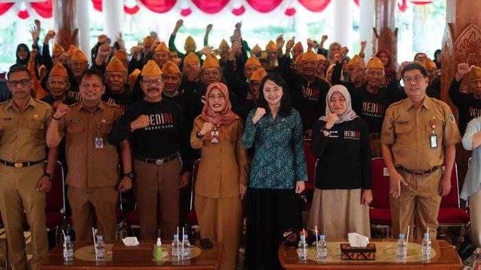 Sambut HUT RI ke-79, Ketua TP PKK Kediri Mbak Cicha Inisiasi Pemberian Layanan untuk Veteran ...