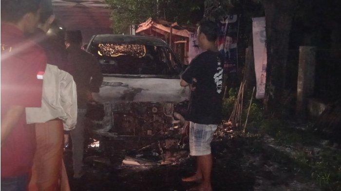 Detik-detik Mobil Innova Venturer Terbakar di Jember, Muncul Asap ...
