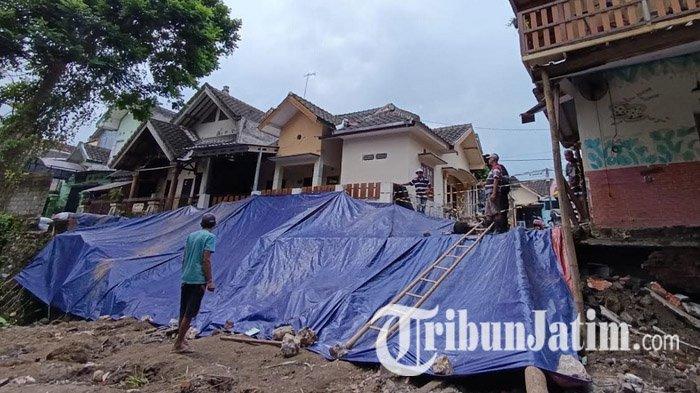 Jalan Perumahan Kenari Kota Blitar Putus Terseret Longsor Saat Banjir, 2 Rumah Warga Rawan ...