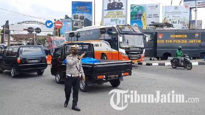 2 Persimpangan Ini Jadi Bahan Evaluasi Berkala Polda Jatim Selama Arus ... 2 Persimpangan Ini Jadi Bahan Evaluasi Berkala Polda Jatim Selama Arus ...