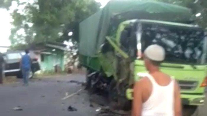 Ngerinya Kecelakaan Mobil vs Truk Tronton di Situbondo, Kerusakan sampai Parah - Tribunjatim.com