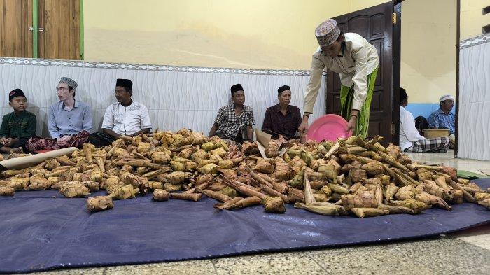 Tradisi Riyoyo Kupat di Gresik, Ada Kupat Lewat hingga Syukuran Besar ...