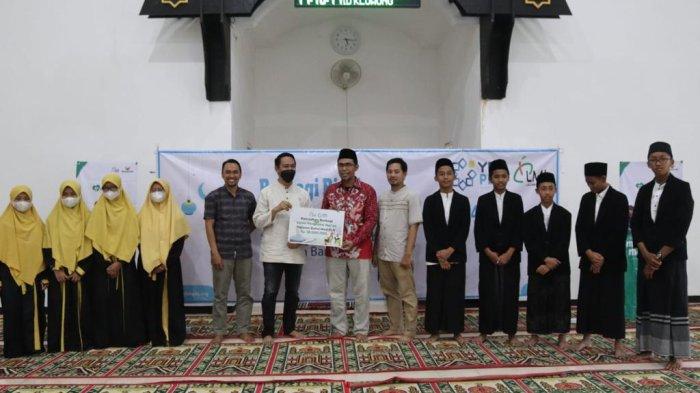 LMI Kolaborasi Bareng YBM PLN UP 3 dan UPT 3 Madiun Salurkan Bantuan Pendidikan Santri ...