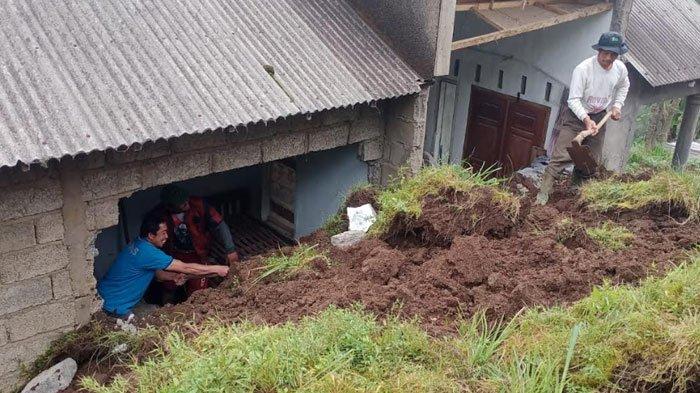 Longsor Terjang Rumah Warga di Tosari, BPBD Pasuruan Minta Masyarakat ...