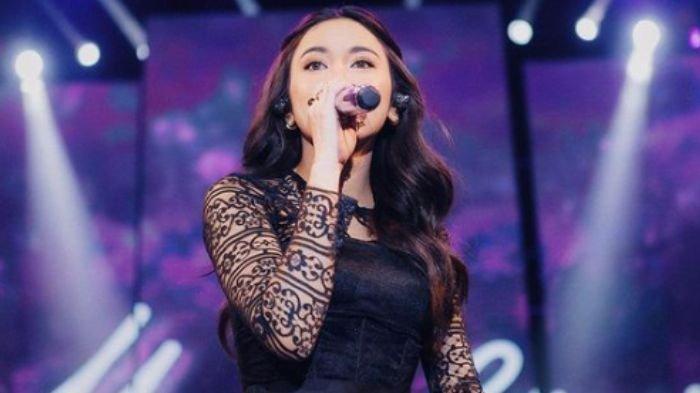 Lirik Lagu dan Chord Gitar Mati Matian - Mahalini, dari Kunci F: Sudah ...