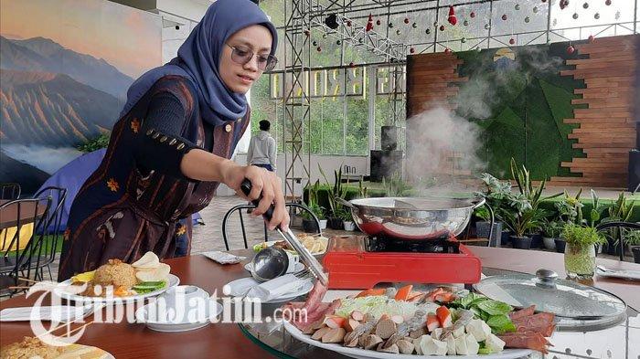 Menikmati Kuliner Sukiyaki ala Jepang sembari Melihat Pemandangan ...