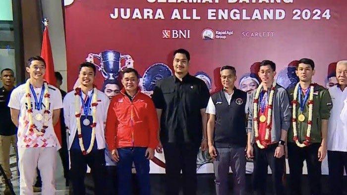 Foto di Tengah Atlet Badminton Juara All England, Menpora Dito Jadi Sorotan & Disindir Tak Tahu ...