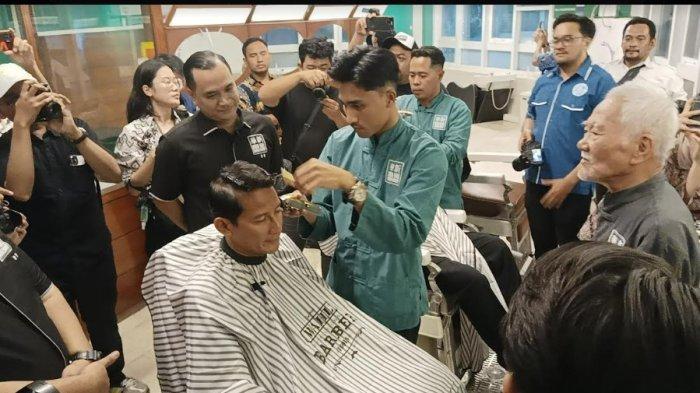 Keliling Kota Lama Surabaya, Menparekraf Sandiaga Uno Cukur Rambut di ... Keliling Kota Lama Surabaya, Menparekraf Sandiaga Uno Cukur Rambut di ...