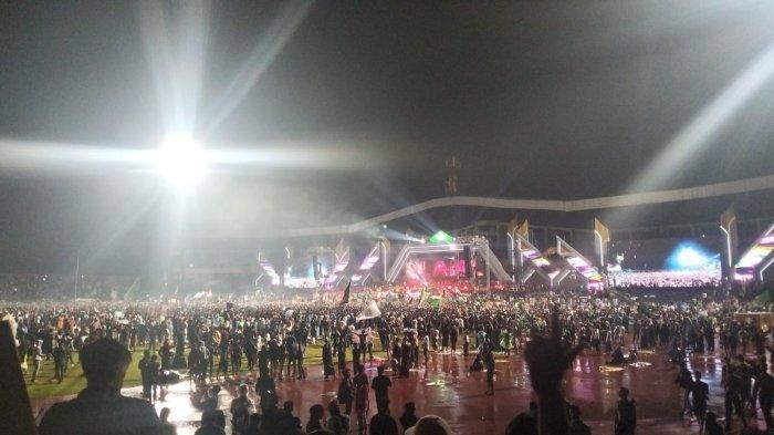 Maher Zain dan Rhoma Irama Urung Tampil, Slank Hibur Penonton dengan 5 Lagu di Harlah 1 Abad NU ...