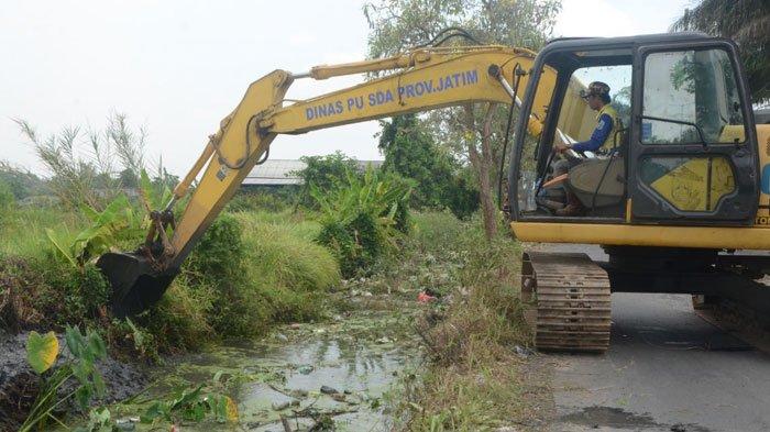Antisipasi Banjir saat Musim Hujan, Normalisasi Sungai di Sidoarjo Mulai Digencarkan ...