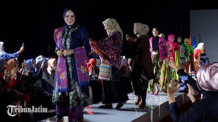 IWAPI Gelar Fashion Runway, Kolaborasikan Karya Busana dari Pengrajin Wastra Jawa Timur dan ...