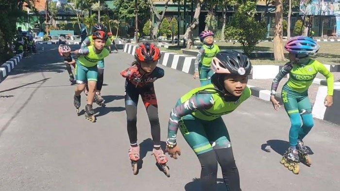 Stadion Gelora Joko Samudro Masih Direnovasi, Atlet Sepatu Roda ...