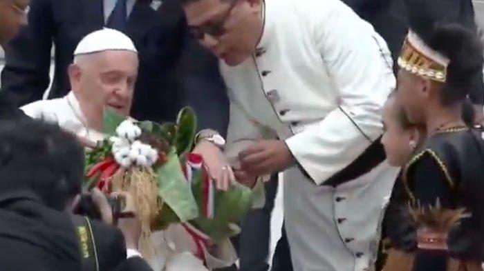 Isi Pesan Paus Fransiskus di Buku Tamu Istana Merdeka, Momen Bersejarah Kunjungan ke Indonesia ...