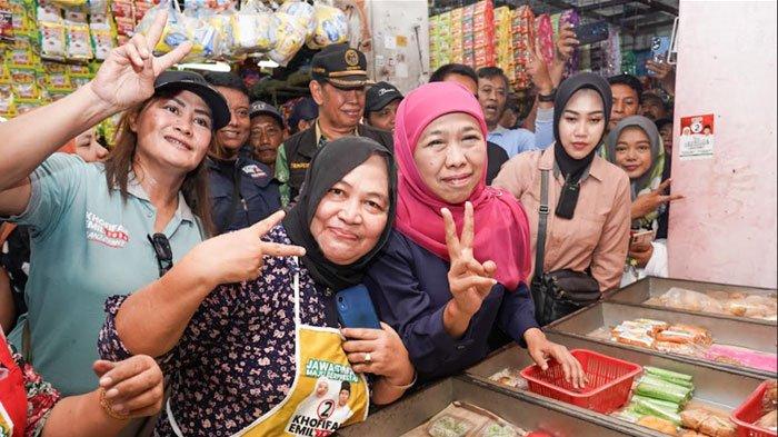 Pedagang Pasar Pahing Surabaya Gembira Ketemu Khofifah, Bertekad Coblos ...
