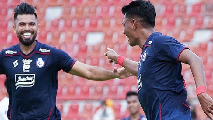 Babak Pertama Arema FC vs Persija Jakarta, Brace Dedik Setiawan Bawa ...