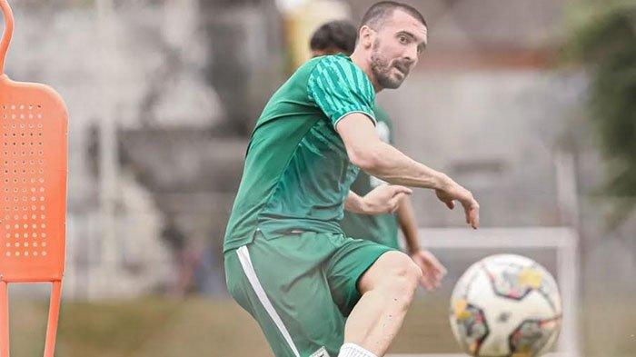 Persebaya vs Persija, Dusan Stevanovic Tak Main, Song Ui Young ...