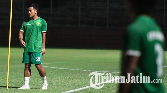 BOLA TERPOPULER: Alasan Pelatih Persebaya Tak Lepas Toni hingga Persik ...