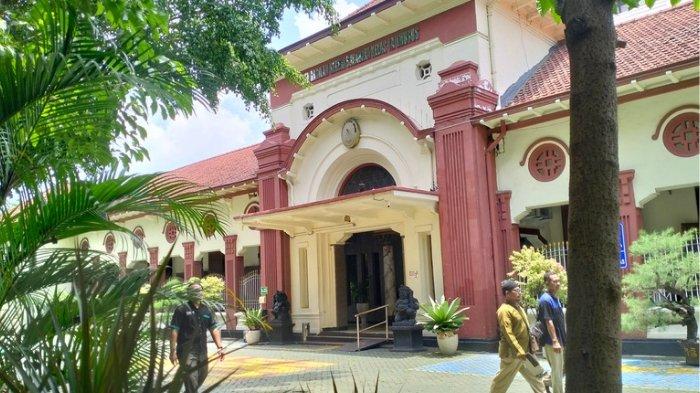 Nasib Apes Pensiunan Marketing di Surabaya, Uang Rp 1 Miliar Dibawa ... Nasib Apes Pensiunan Marketing di Surabaya, Uang Rp 1 Miliar Dibawa ...