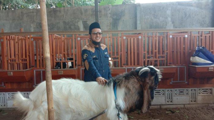 Tebar Kebaikan Sambut Hari Raya Idul Adha 2023, Kaji Brewok Farm ...