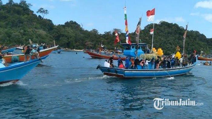 Tradisi Petik Laut di Pelabuhan Sendang Biru Malang Digelar Meriah, Ada ...