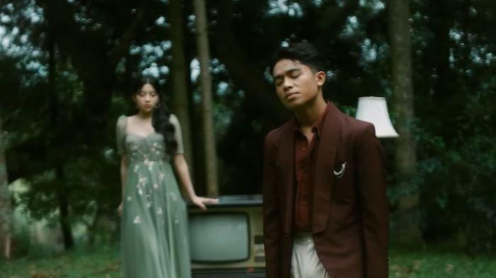 Lirik Lagu 'Percuma' - Anggis Devaki dan Betrand Peto Putra Onsu ...