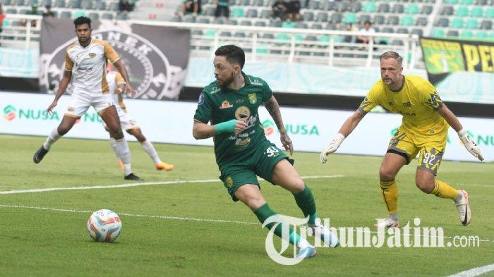 Babak Pertama Persebaya vs Dewa United, Ricky Kambuaya Buat Bajul Ijo ...