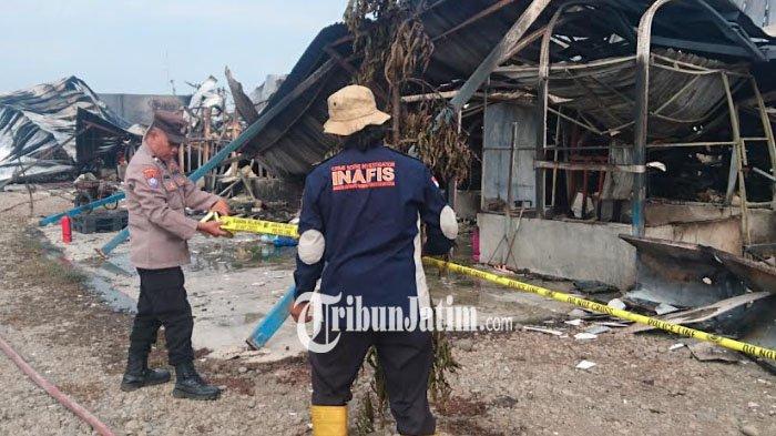 Olah TKP Kebakaran Kandang Ayam 3 Lantai, Tim Inafis Polres Tulungagung ...