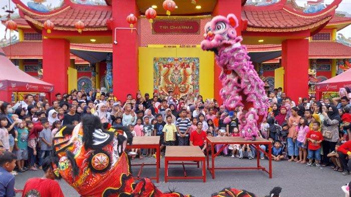 Jelang Imlek, Barongsai di Kelenteng Hoo Tong Bio Meriahkan Festival ...