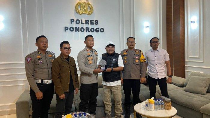 Komunitas Otomotif Mendadak Datangi Kapolres Ponorogo, Beri Penghargaan ...